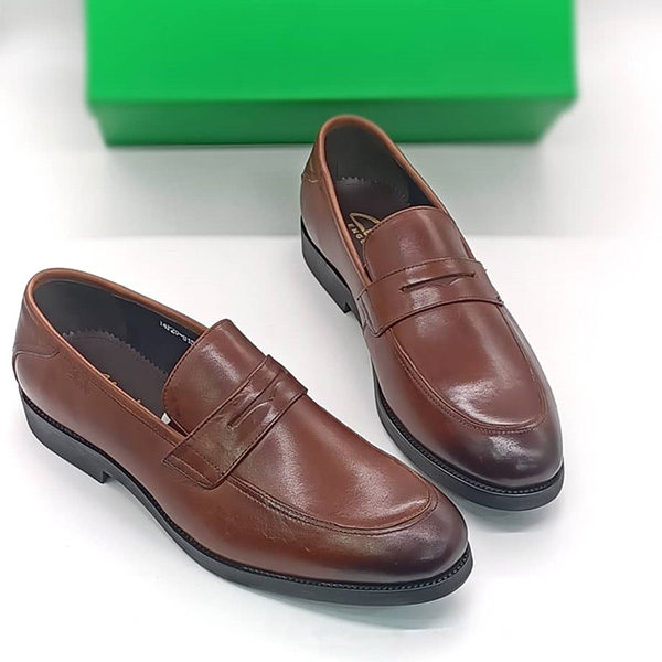 Clarks Men Brown Solid Leather Formal Loafers - Sabatu